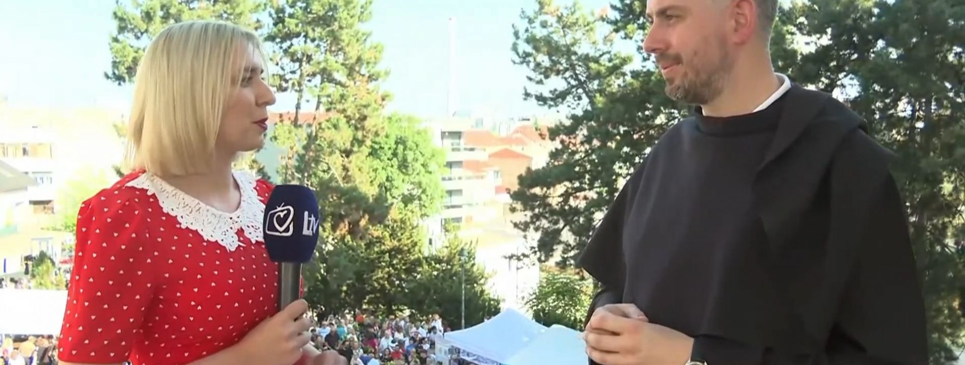 Blagoslov ljiljana - Blagoslov djece i ljiljana ispred bazilike sv. Antuna Padovanskog | Laudato